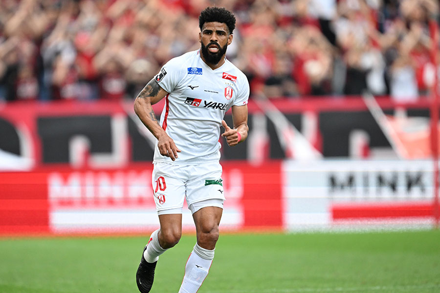 J1通算101得点…実力者がJ3で無双「環境破壊」 パス1本で「対策しようとしても無理」 | フットボールゾーン - (2)